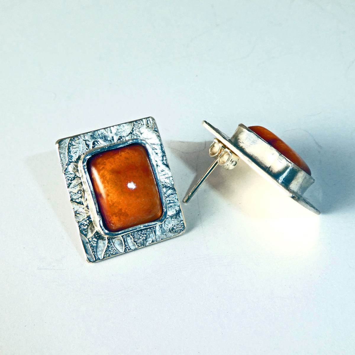 Lone Gray Wolf Design Handcrafted Fine Jewelry